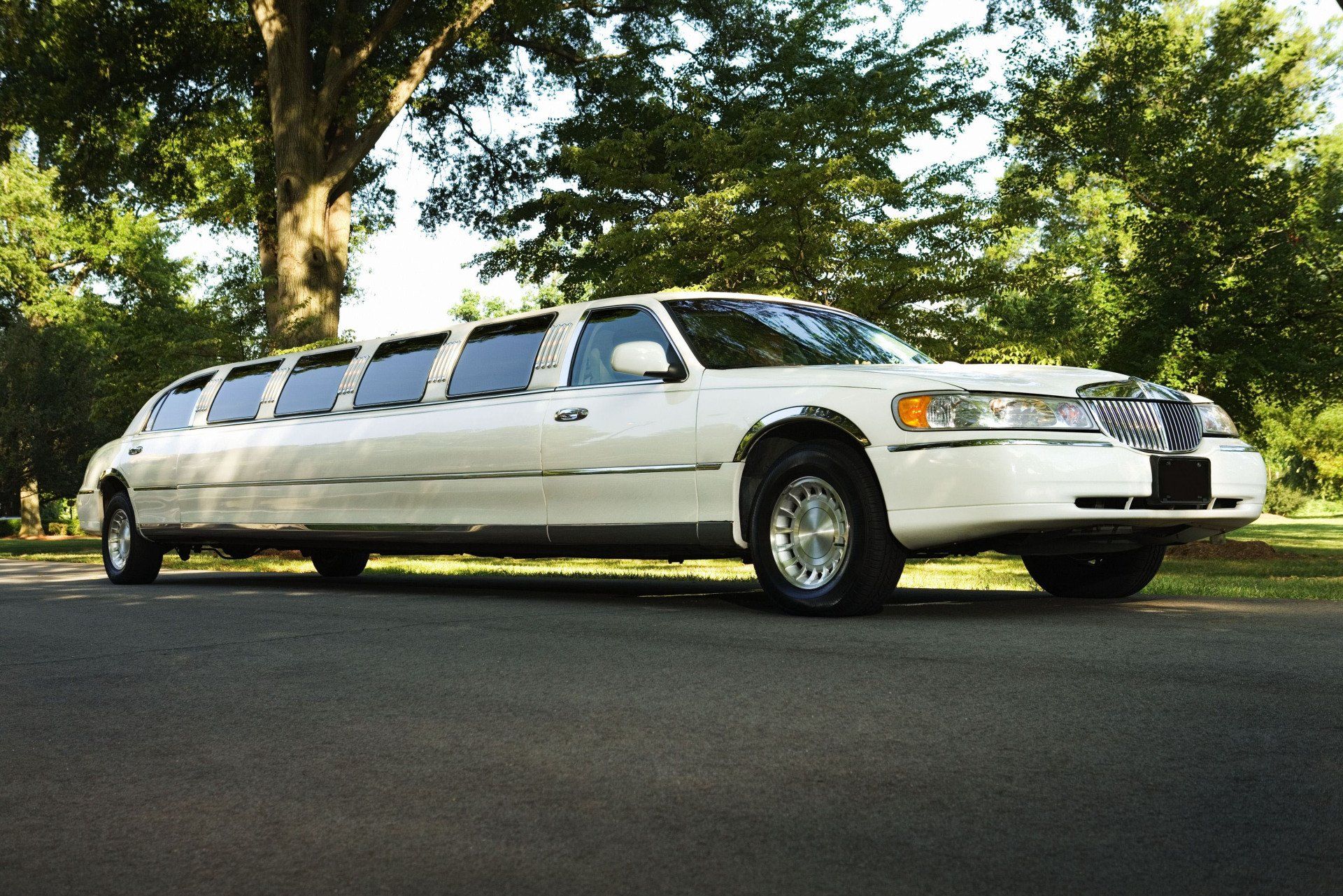 Tips to Score the Best Deal on a Limo Rental