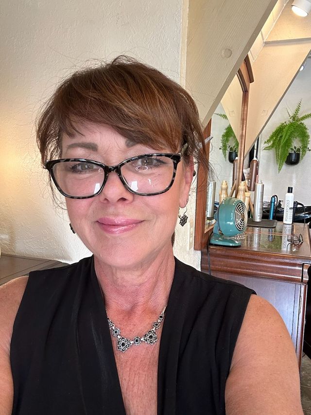 Lisa Hollenbeck's Instagram, Twitter & Facebook on IDCrawl