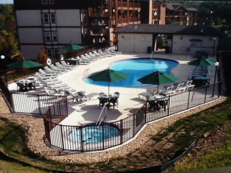 Pleasure Pools Photo Gallery | Seneca, MO