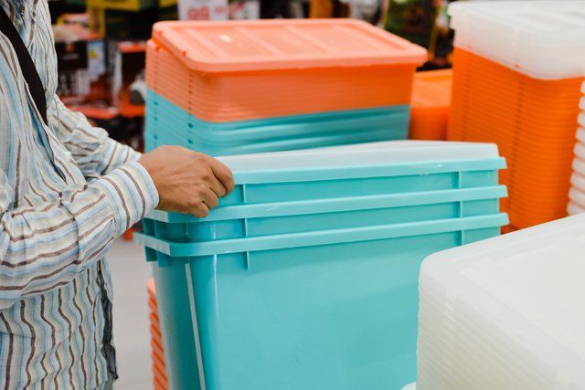 Why You Should Use Plastic Moving Boxes Instead Of Cardboard Boxes