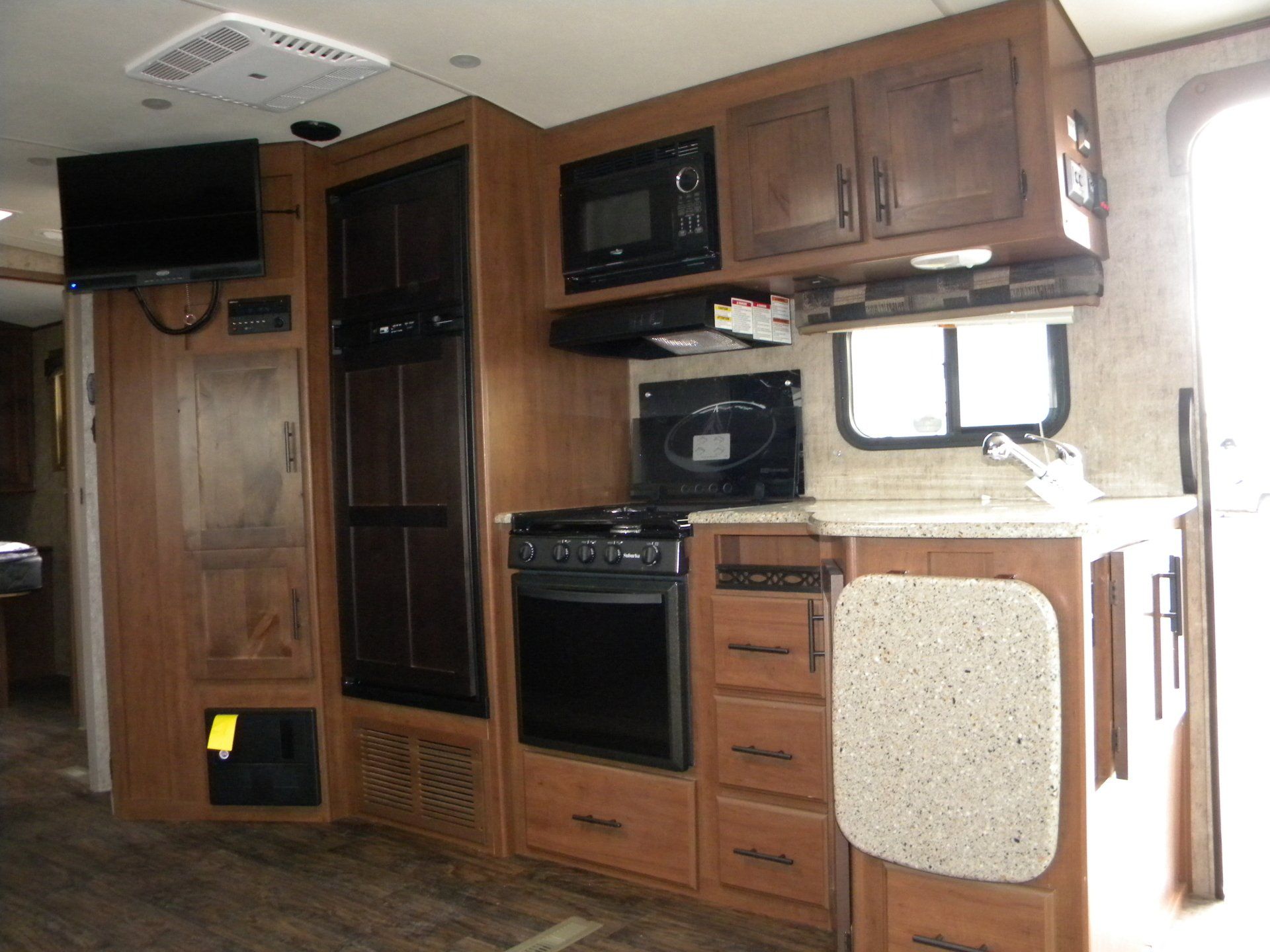 Comrie RV | RV Used| RV Clearance| Pull Trailers | Bumper | Hermiston, OR