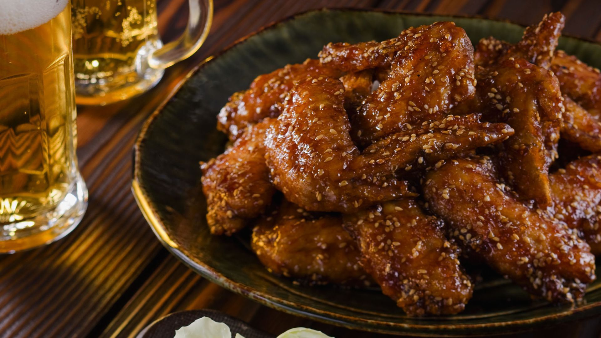 Sports Bar & Grill | Nine O One Bar & Grill | Los Angeles, CA