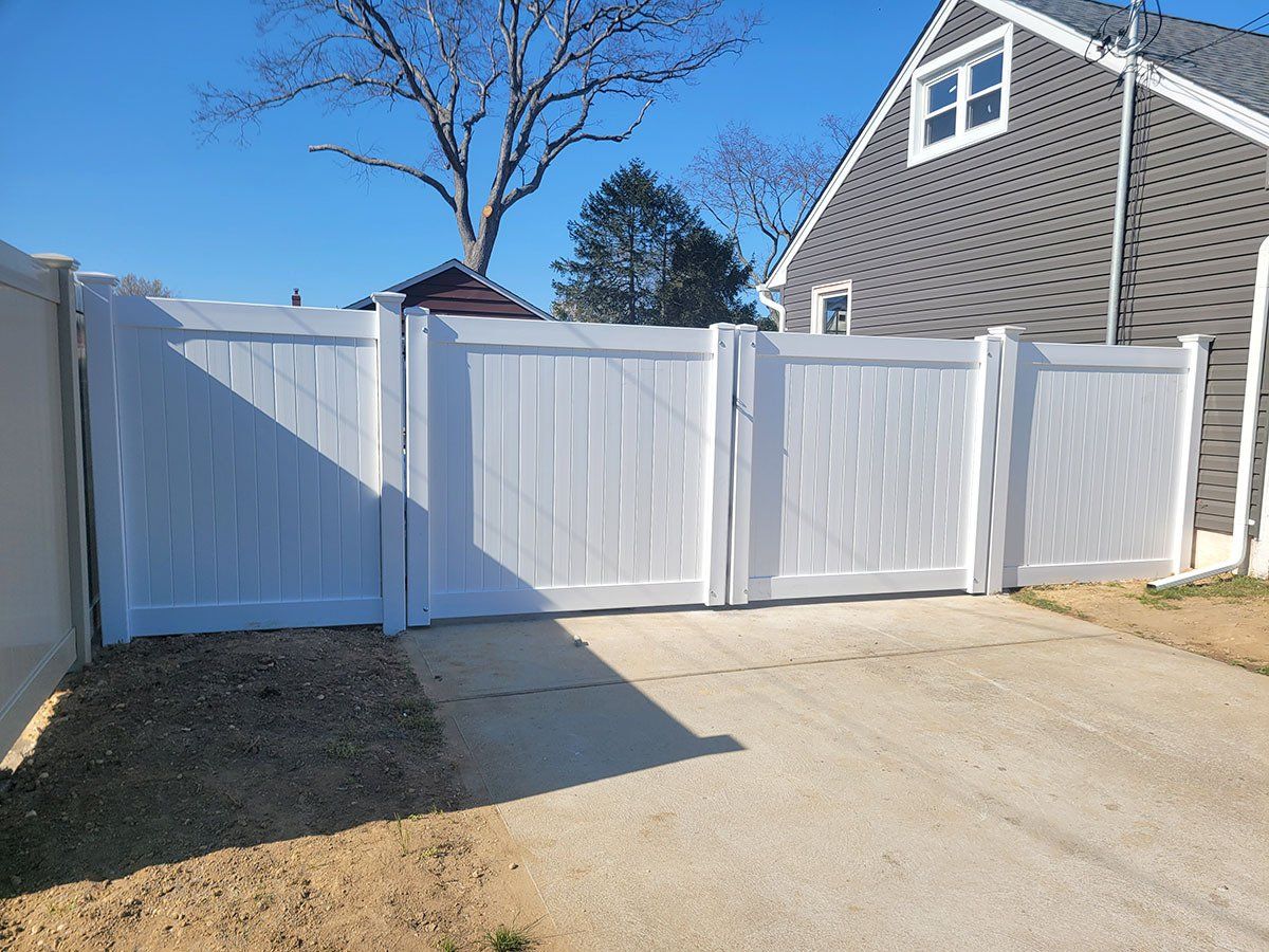 Residential Vinyl Fencing | Amityville, NY
