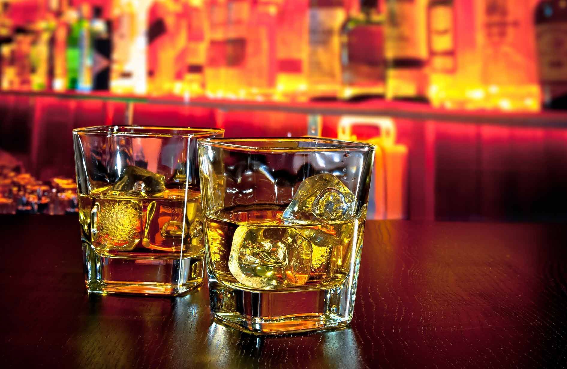 Sports Bar & Grill in Lake Oswego, OR | Hanko's Sports Bar & Grill
