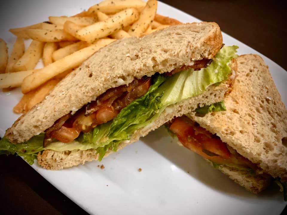 Bar & Grill | Royal Pub and Grill | Freeport, IL