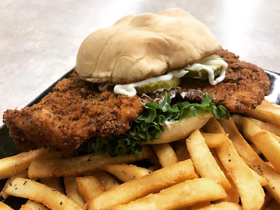 Bar & Grill | Royal Pub and Grill | Freeport, IL