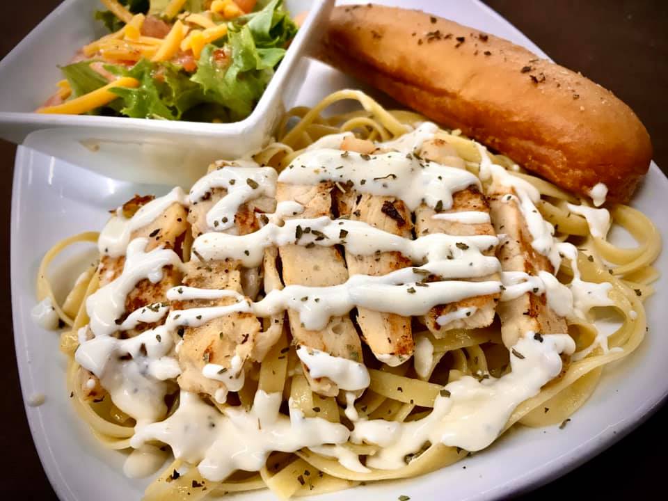 Bar & Grill | Royal Pub and Grill | Freeport, IL