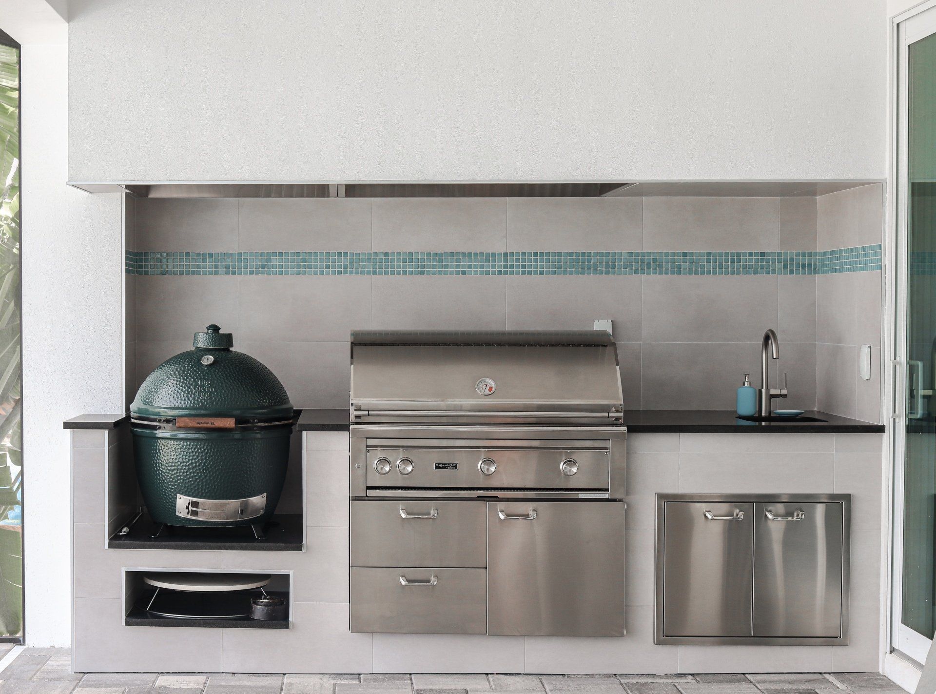 Porcelain and Tile Outdoor Kitchens | HL Posey Builders