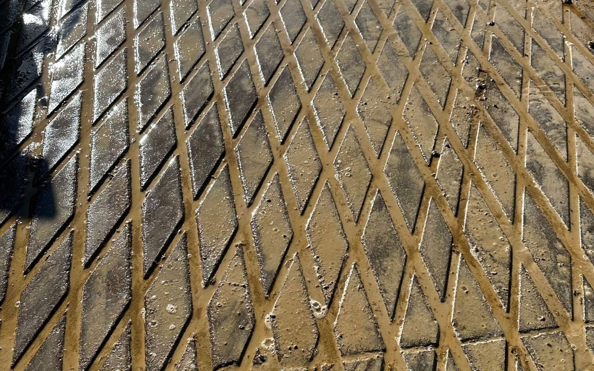 Grooving Gallery | P & D Barn Floor Grooving LLC