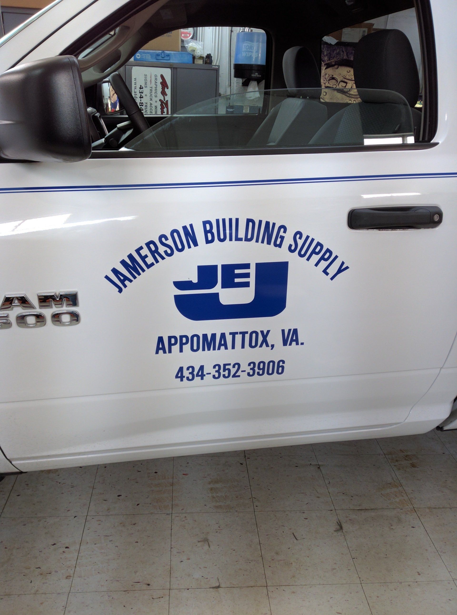 Auto Lettering and Signs | Lynchburg, VA