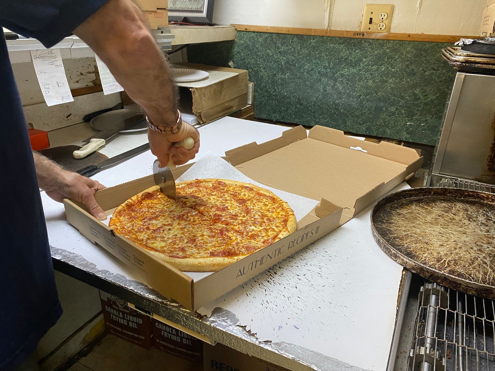 Pizzas, pizza delivery | Wally's Pizza | Hudson, NH
