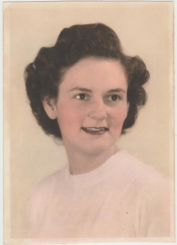 Ashley Faust's Instagram, Twitter & Facebook on IDCrawl