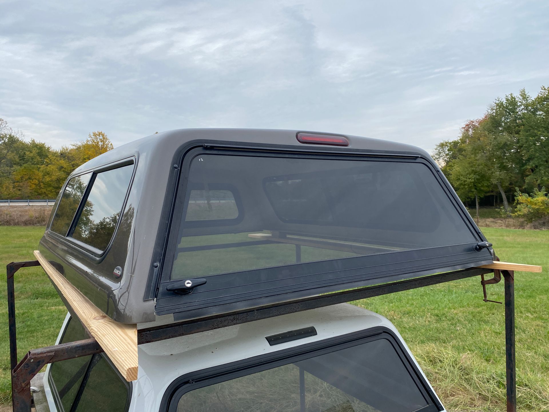 Used Camper Shells | Vincennes Truck Supply | Vincennes, IN