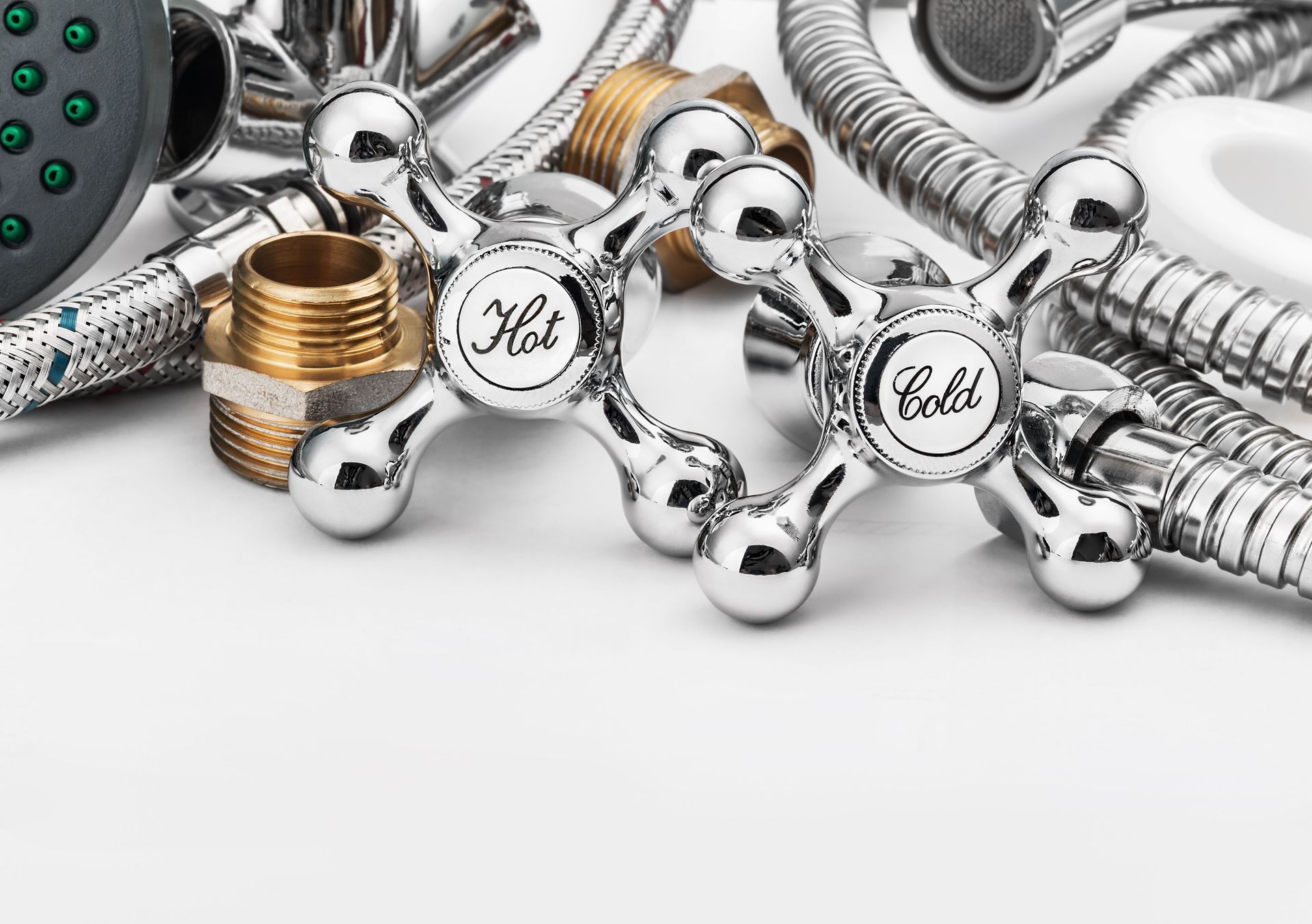 Decorative Hardware Upgrades to Refresh Your Bathroom